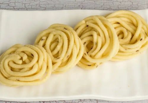 Thenkuzhal (Rice Flour Snack) – Enna Chekku